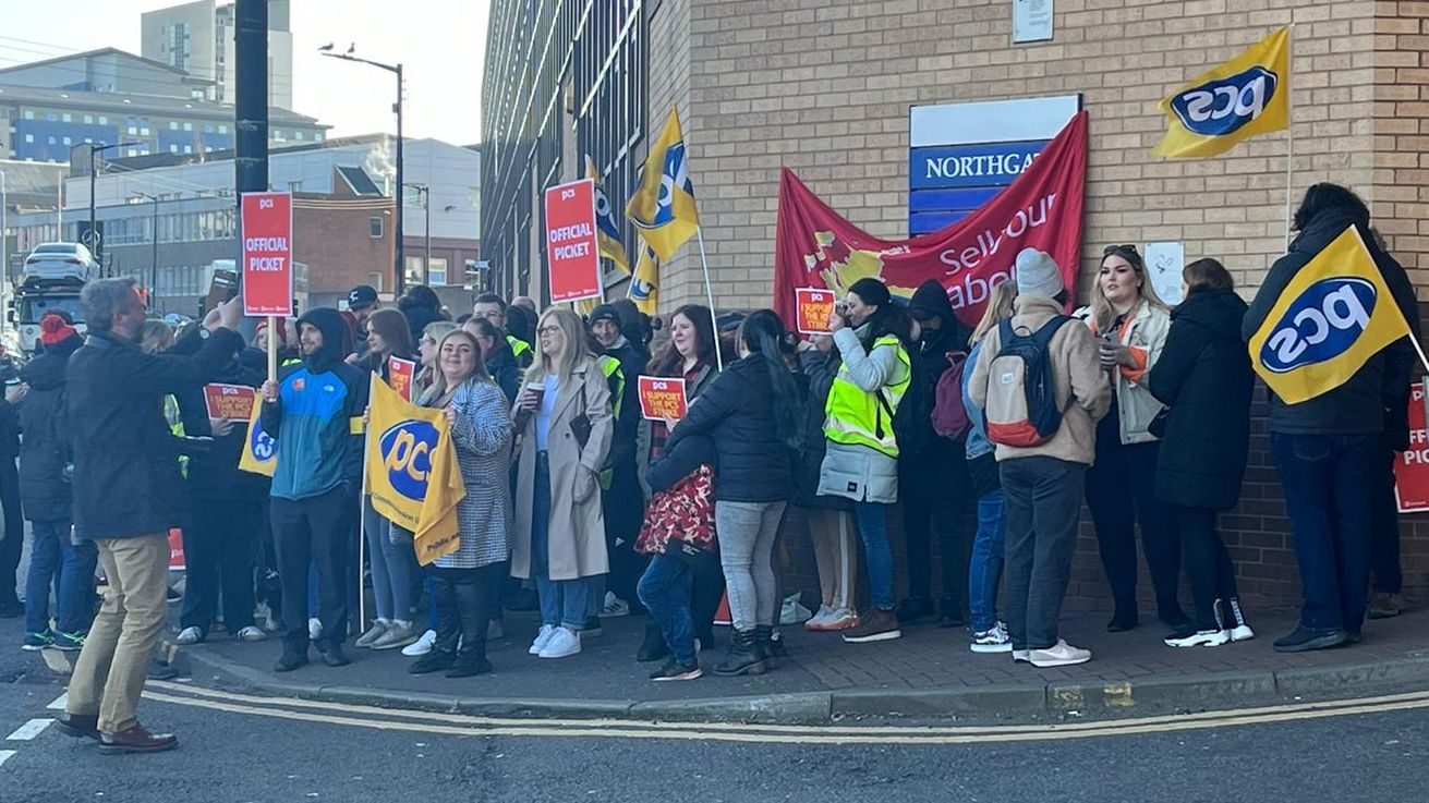 Holiday fears as Passport Office staff begin 5 week walkout | News ... Holiday fears as Passport Office staff begin 5 week walkout | News ...